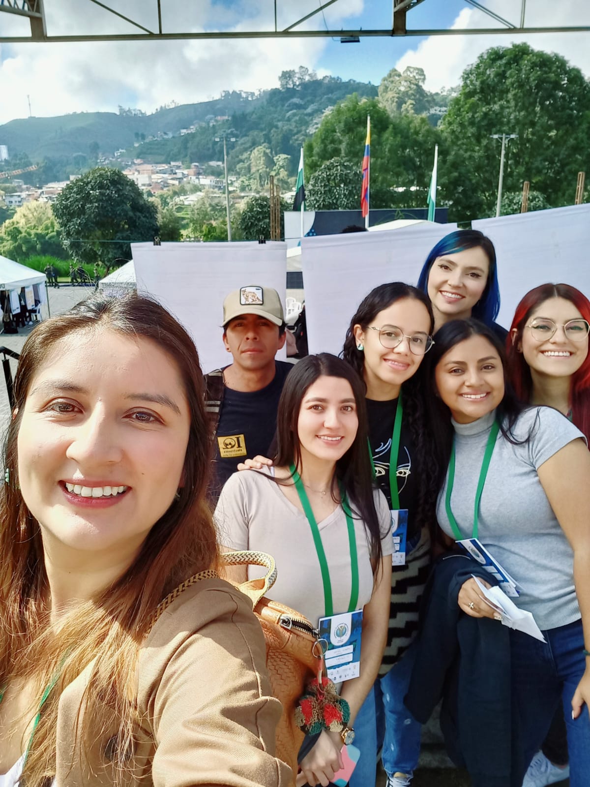 Participación en el encuentro departamental y regional de semilleros de investigación con el ...